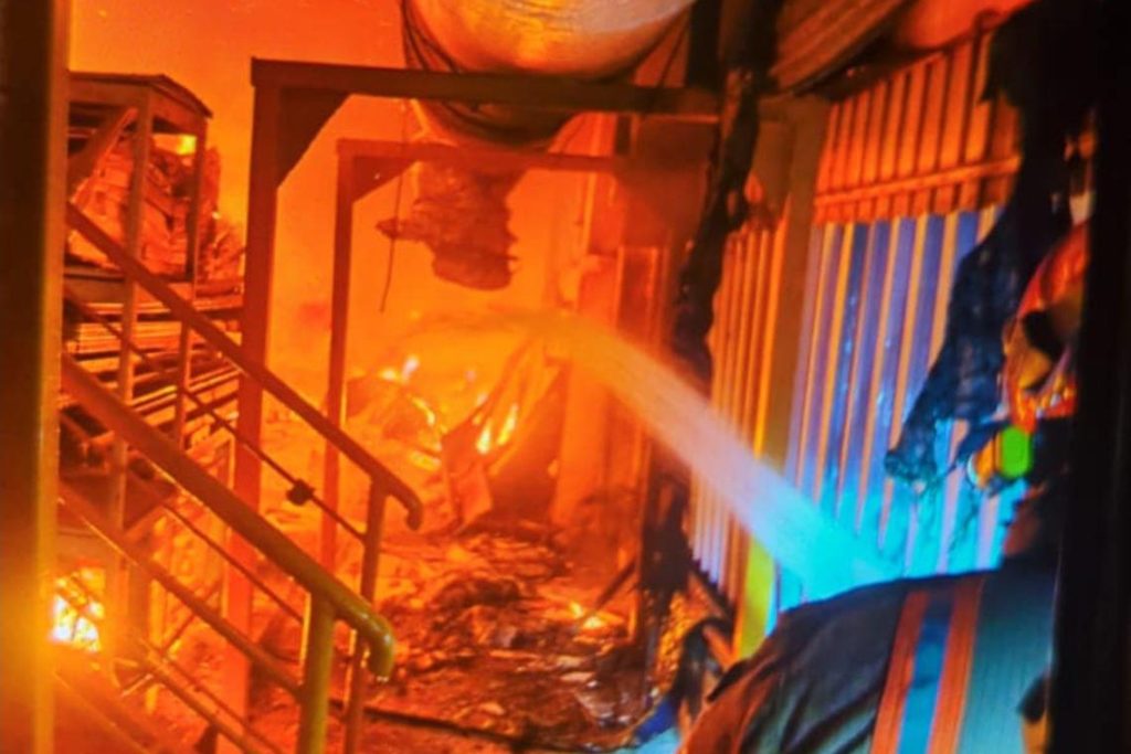 Fire breaks out at Tuas industrial building – Causeway Traffic :: Live ...