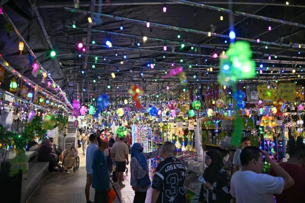 Ramadan bazaar kicks off in Geylang Serai with Hari Raya light-up ...